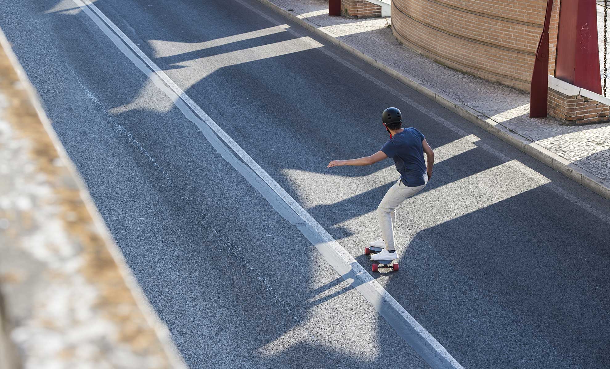 How to Ride an Electric Longboard: A Beginner's Guide | Linky Innovation